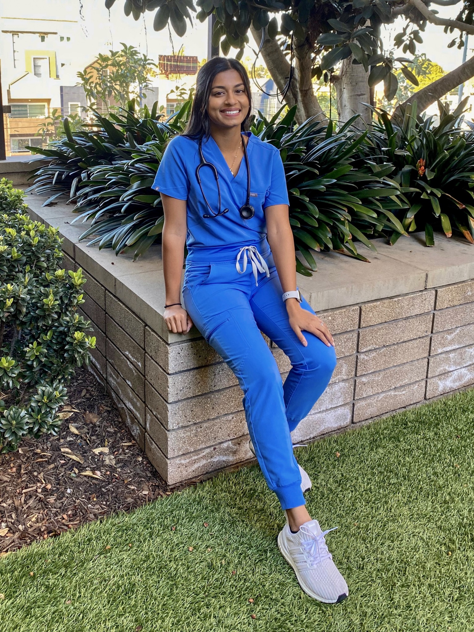 Are FIGS Scrubs Worth It? An In-Depth Review By A Registered Nurse ...